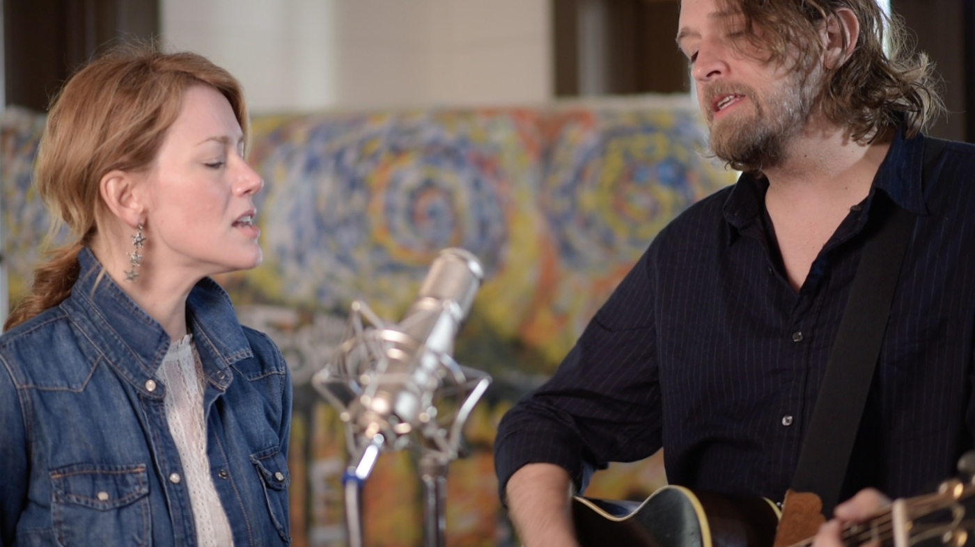 Hayes Carll & Allison Moorer, 'Love Don't Let Me Down' (Live) : NPR