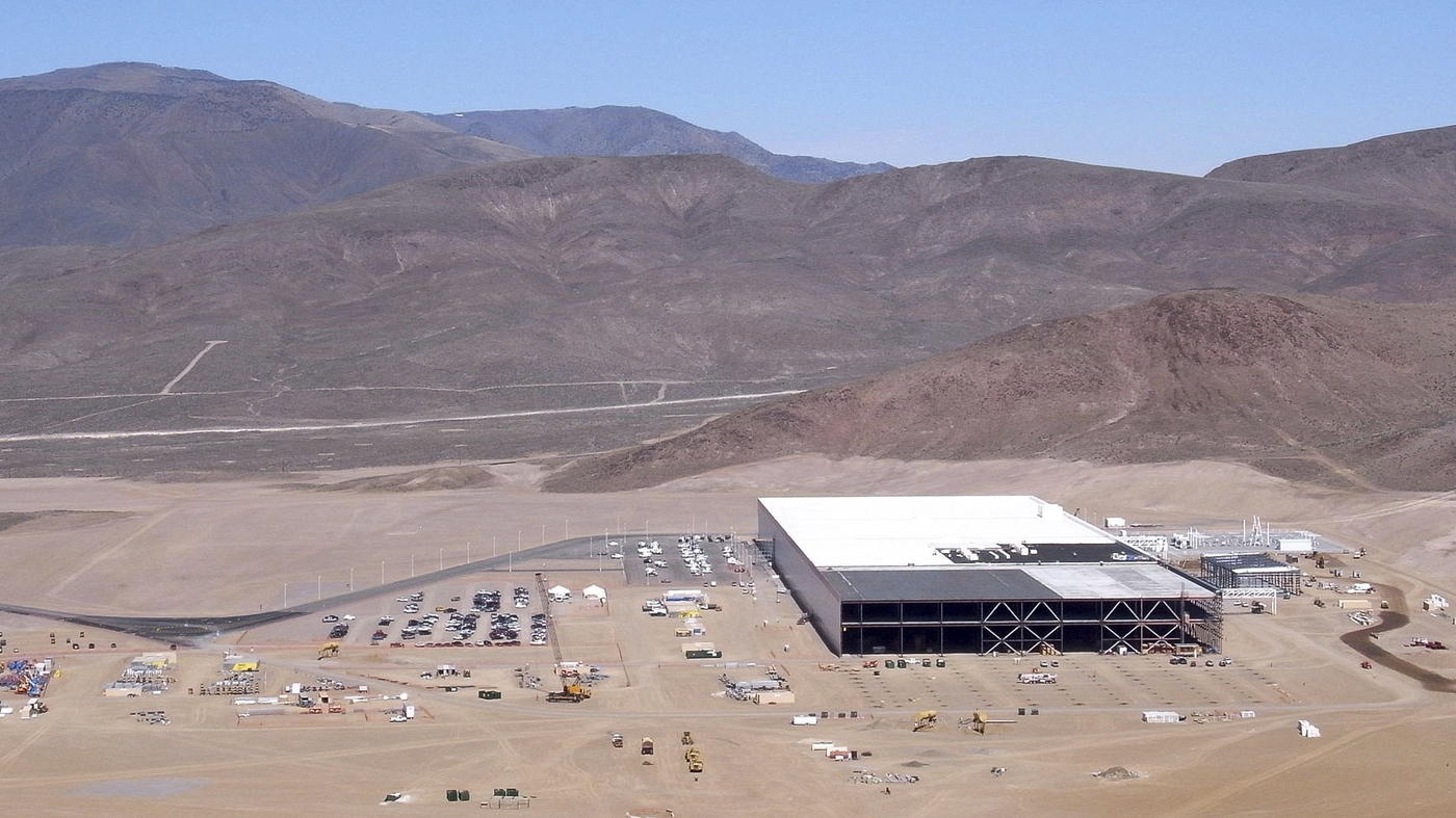 A Rare Look Inside The 'Gigafactory' Tesla Hopes Will Revolutionize ...