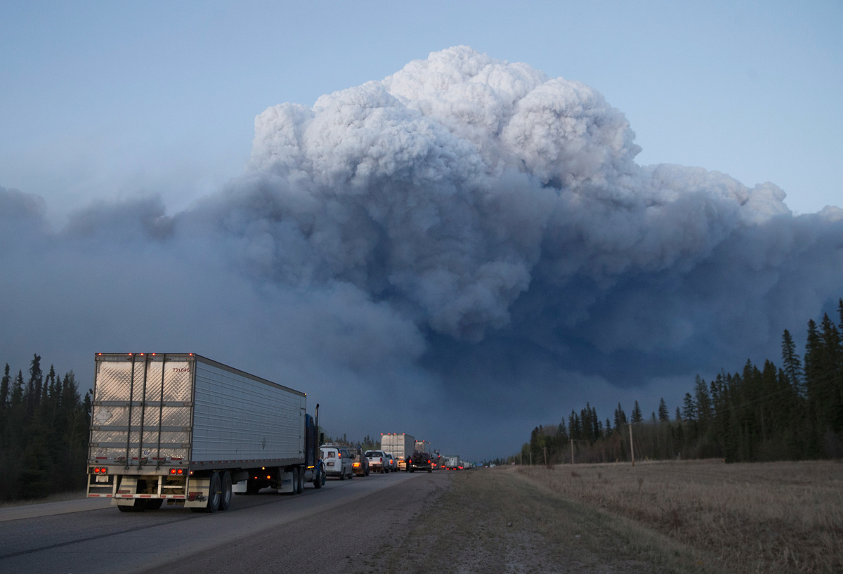 Photos Of Fort McMurray Fires: Canada Moves Evacuees As Wildfires Burn ...