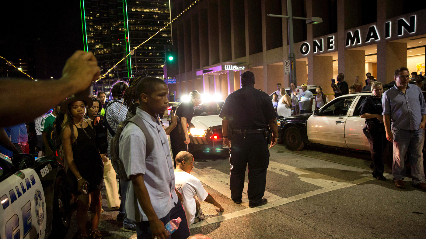 Dallas Police Attacked By Snipers During Protest: 5 Officers Killed, 7 ...