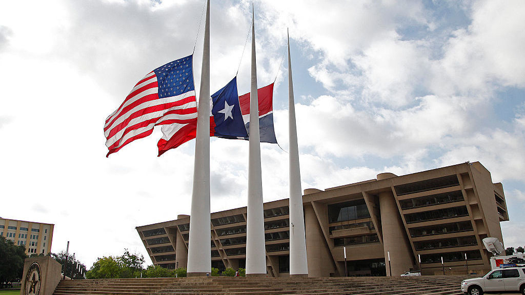 Obama To Return Early To U.S. And Visit Dallas; Other Politicians Call ...