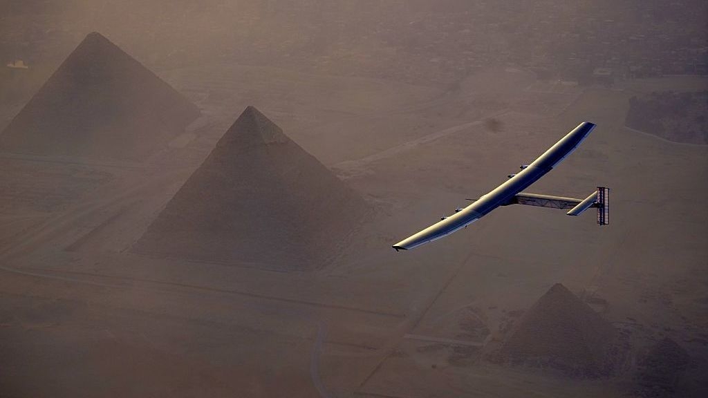 PHOTOS: Experimental Solar Plane Flies Over Egypt's Giza Pyramids : The ...