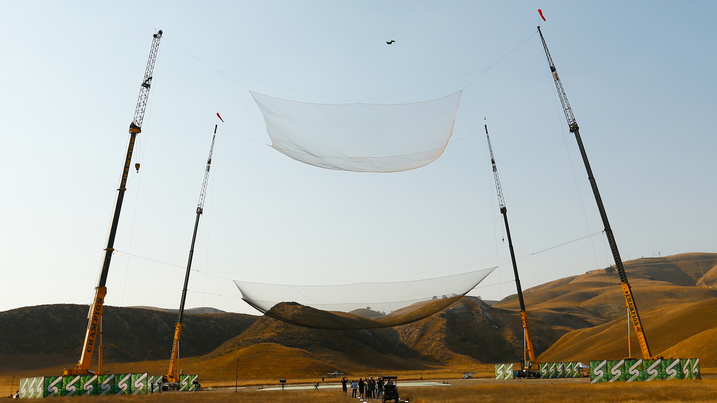 Skydiver Luke Aikins Sets Record For Highest Jump Without Parachute ...