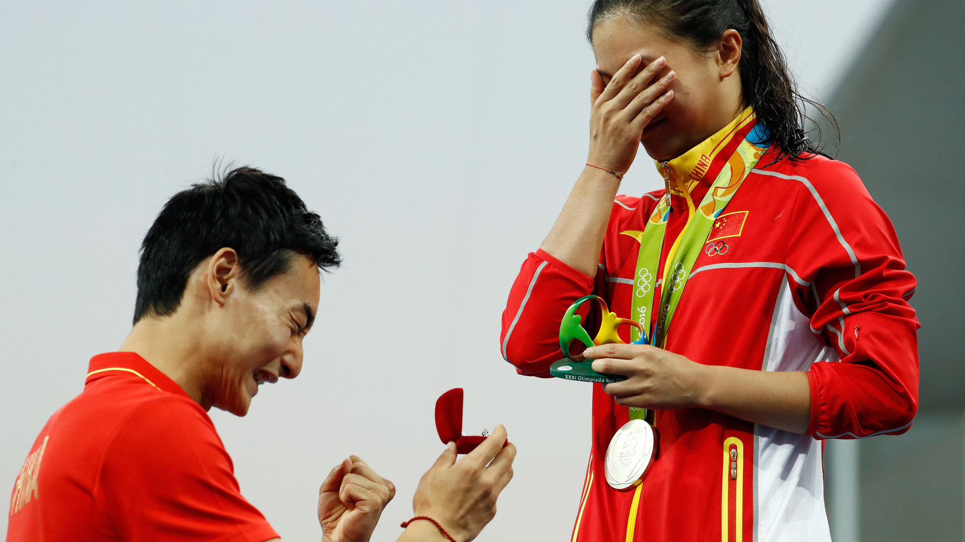 Chinese Divers Get Engaged On Medals Podium At Rio Olympics : The Torch ...