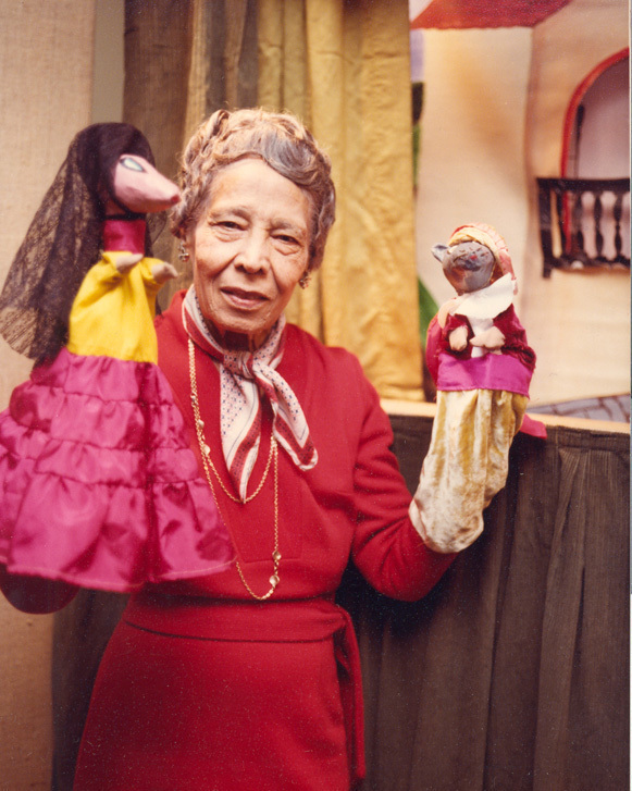 How Pura Belpré, NYC's First Puerto Rican Librarian, Brought Spanish To ...
