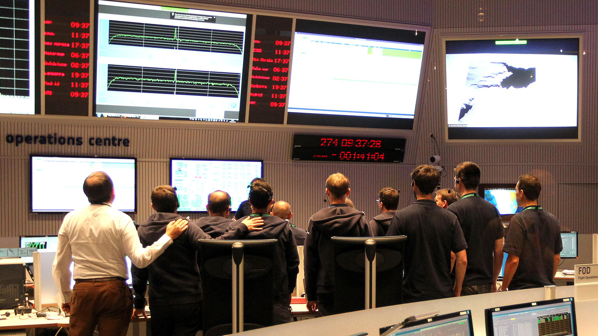 Rosetta Deliberately Crashes Into Comet, Bringing Its Historic Mission ...