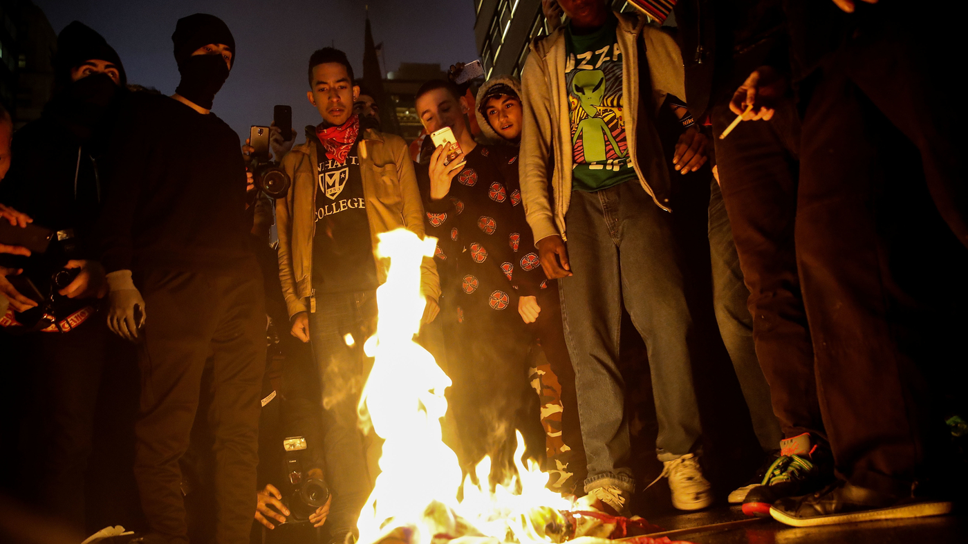 Across The Country, Crowds March In Protest Against Trump's Victory ...