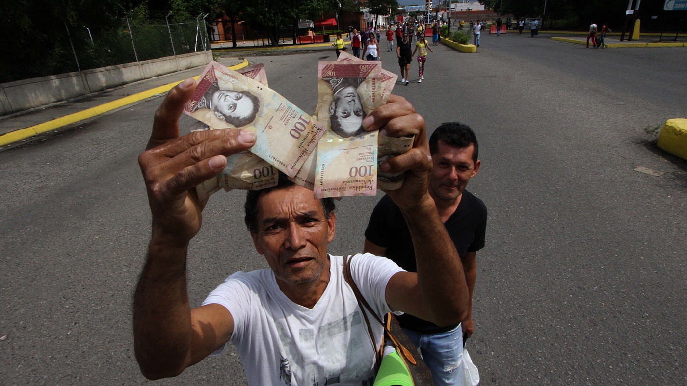 After Outbreak Of Looting, Venezuela Delays Phase-Out Of Large Currency ...