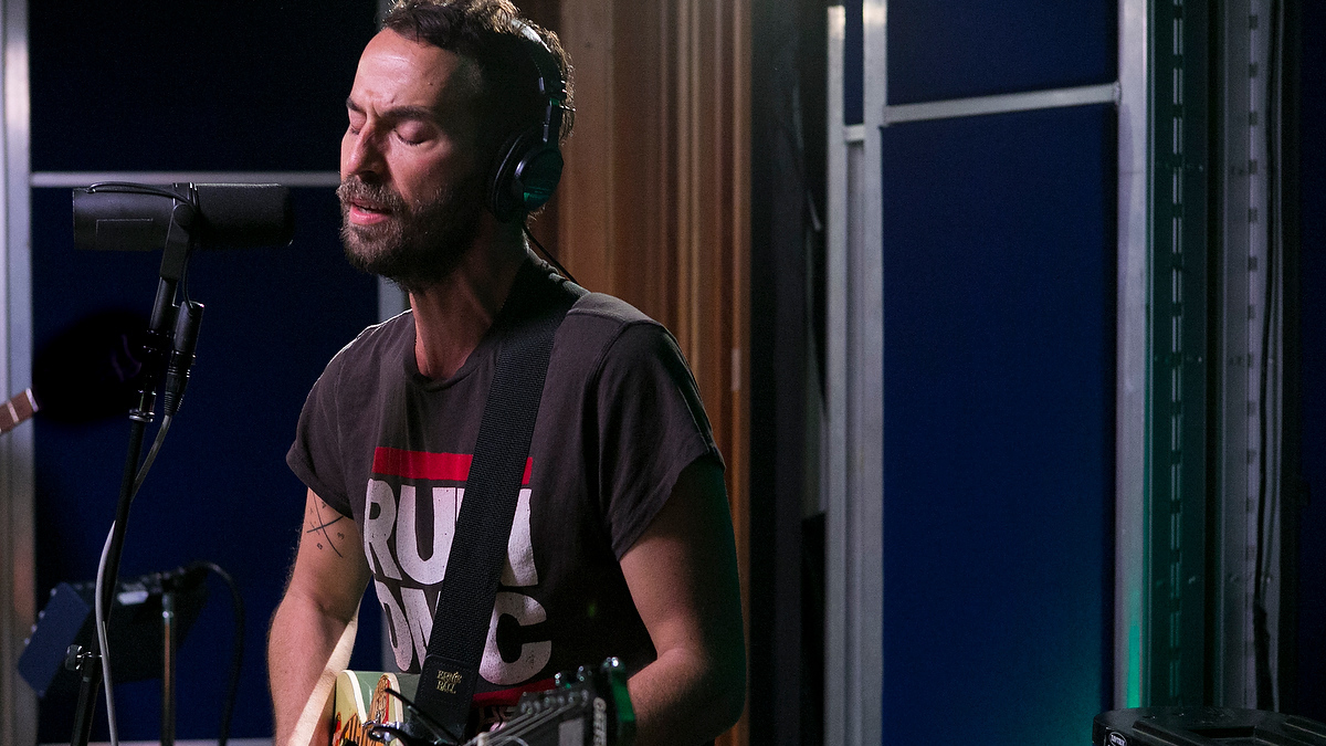 Mondo Cozmo, 'Shine' (Live) : NPR