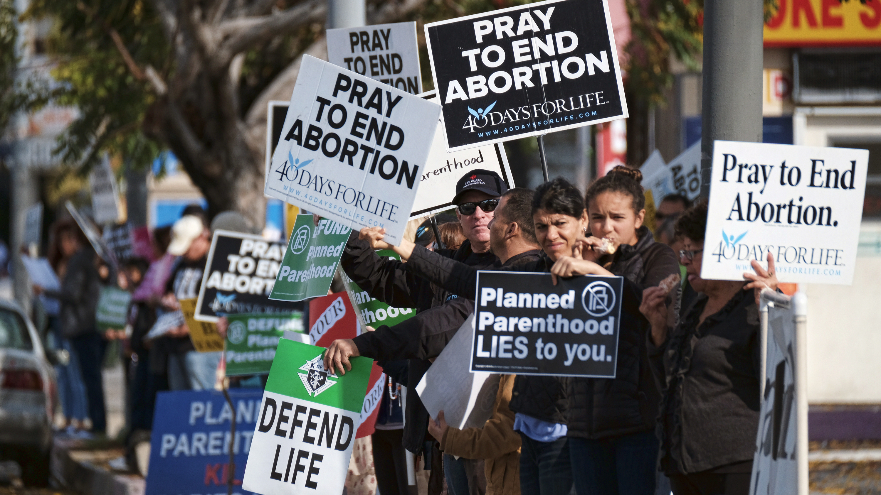 Planned Parenthood Protests Rouse Dueling Rallies Nationwide : The Two ...