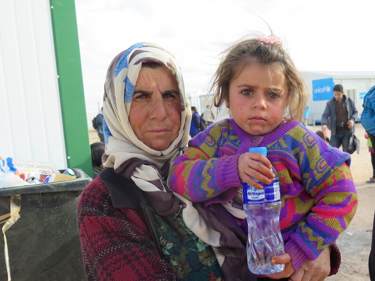 In No-Man's Land Along Syria-Jordan Border, Refugees Struggle At A Camp ...