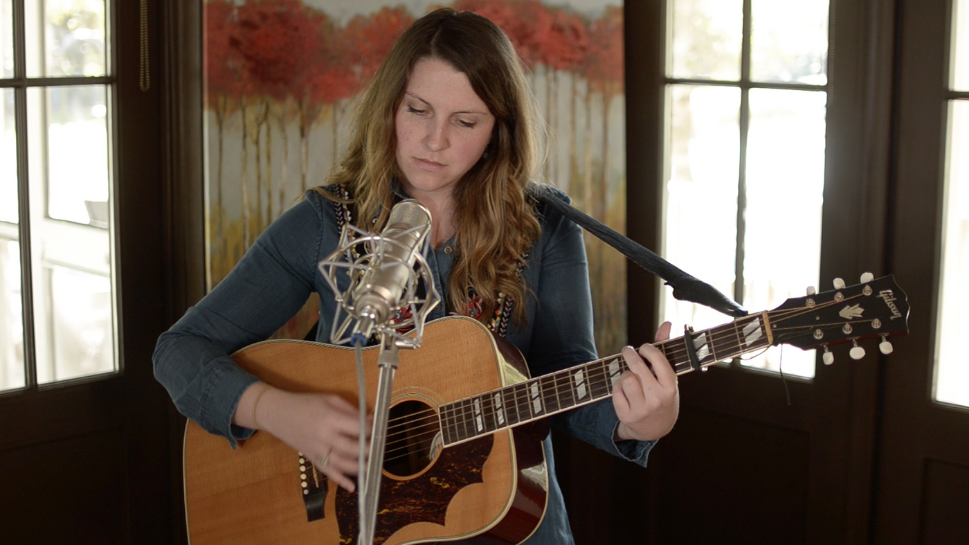Watch Caroline Spence Perform 'All The Beds I've Made' Live For Folk ...