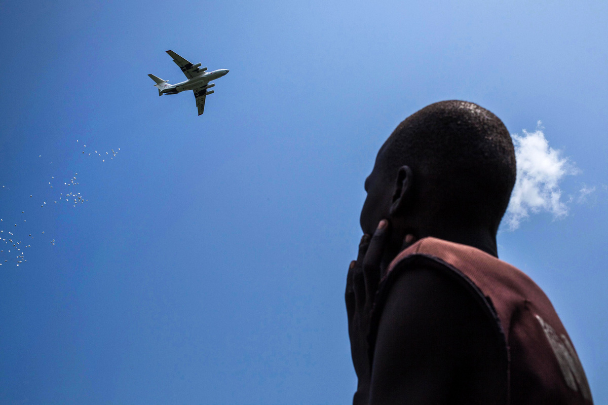 Why Do Aid Groups Drop Food From Planes When It's A Difficult And ...