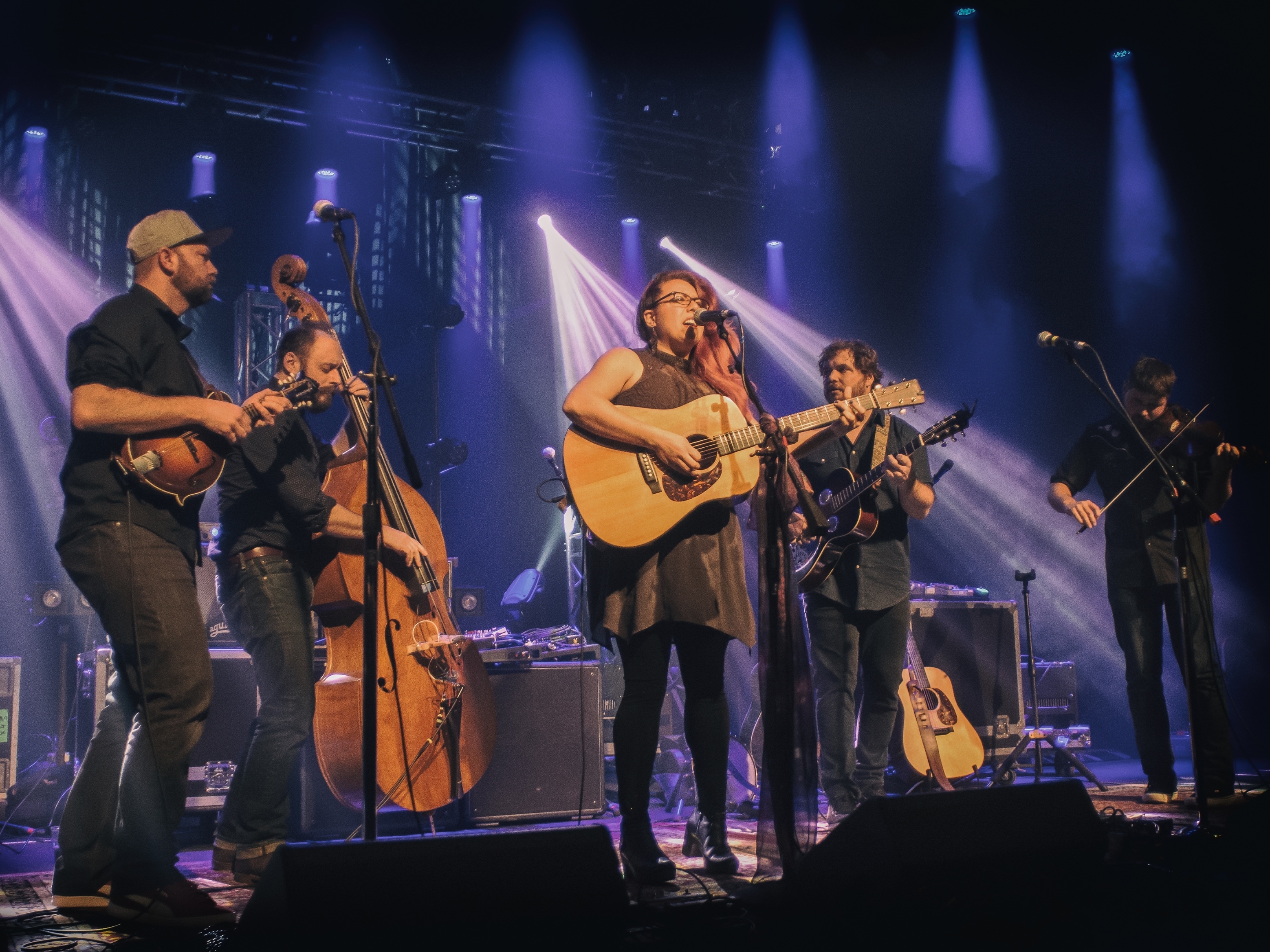 Get To Know The 'String-Band Pop' Of Nashville's Front Country ...