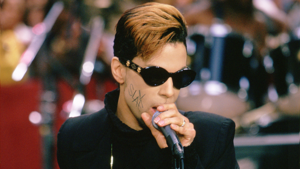 Prince's Posthumous Year In Business Was Full Of Weirdos And Chaos ...