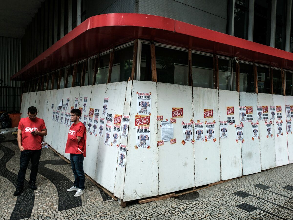 Nationwide Strike Clogs Brazil's Big Cities, Grinding Daily Activity To ...