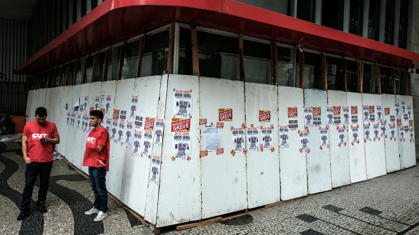 Nationwide Strike Clogs Brazil's Big Cities, Grinding Daily Activity To ...