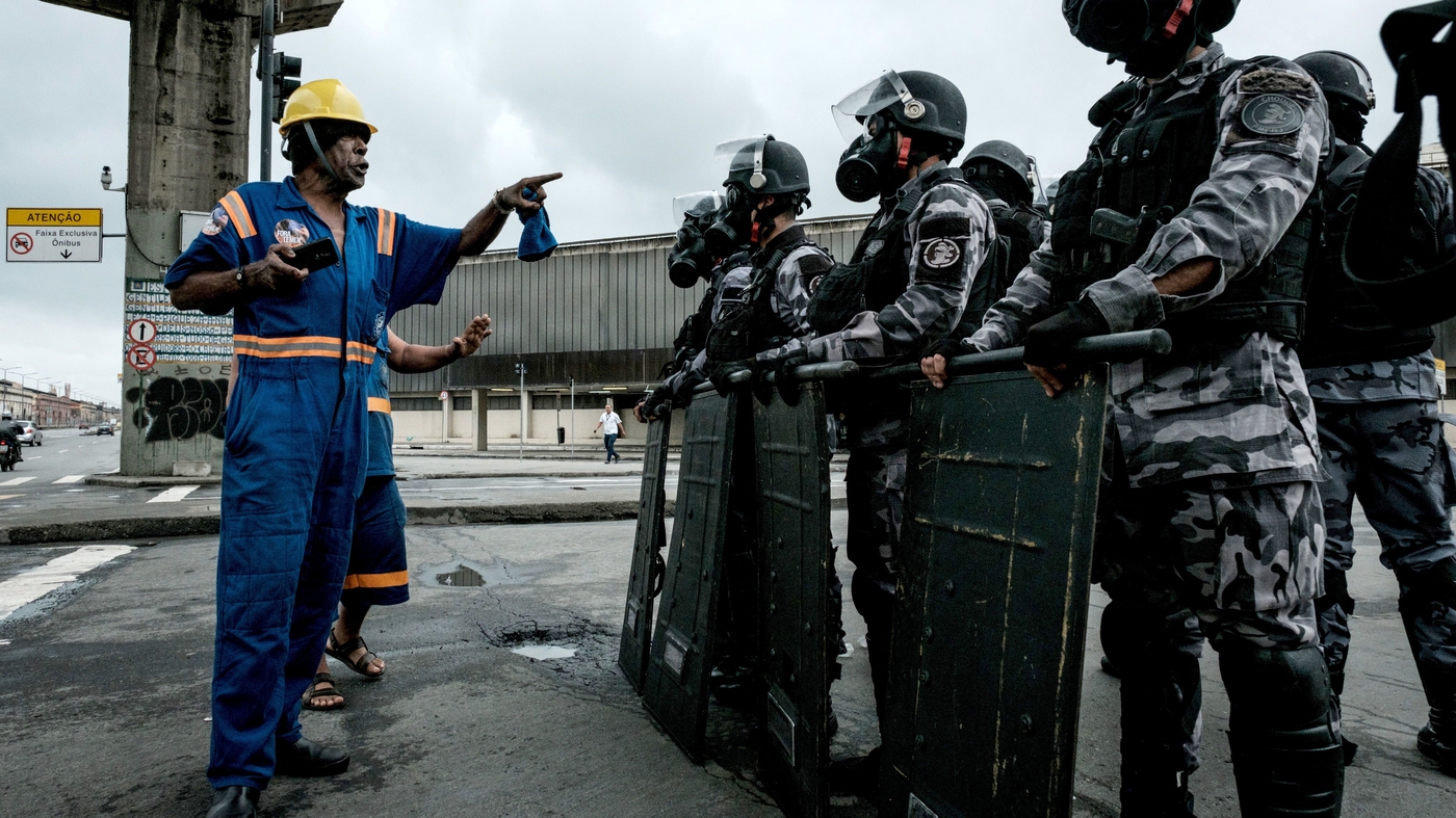 Nationwide Strike Clogs Brazil's Big Cities, Grinding Daily Activity To ...
