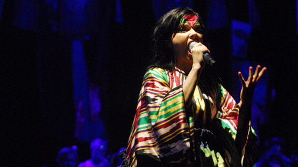 Bjork Debut Live