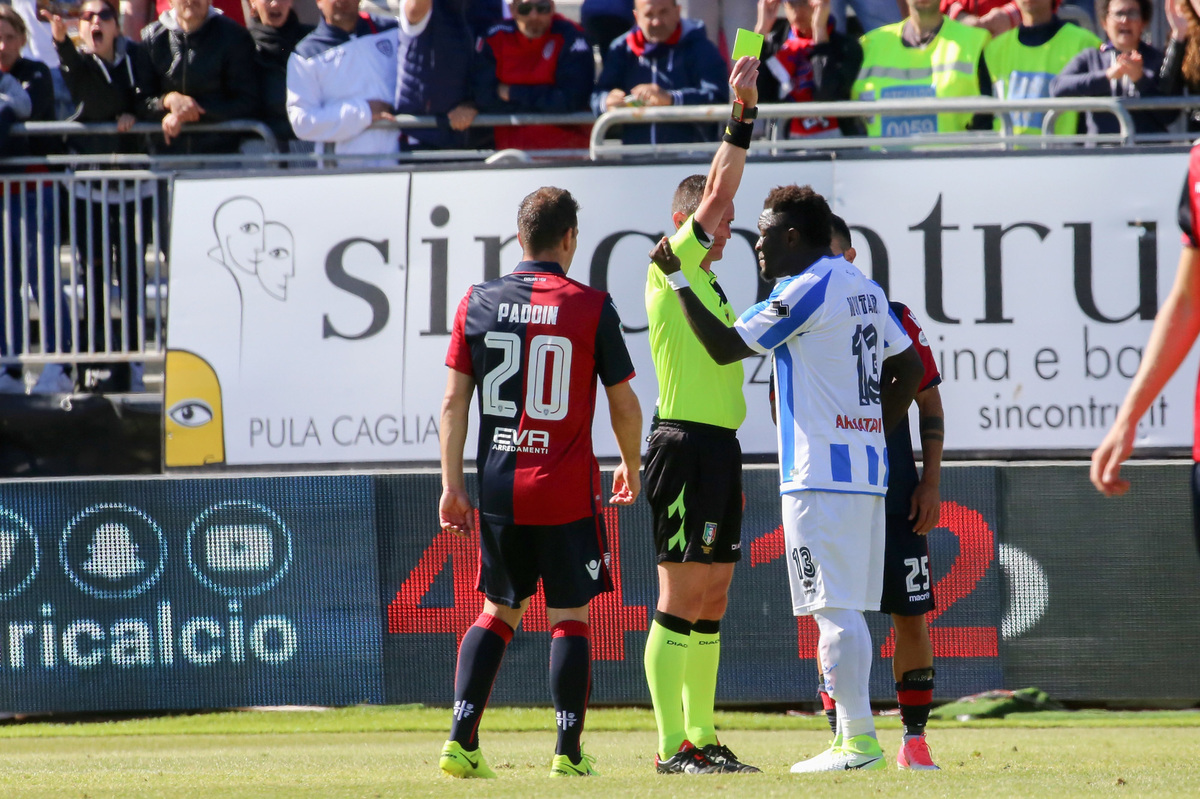 Ghanaian Soccer Player In Italy Protests Racial Taunts — And The Ref ...
