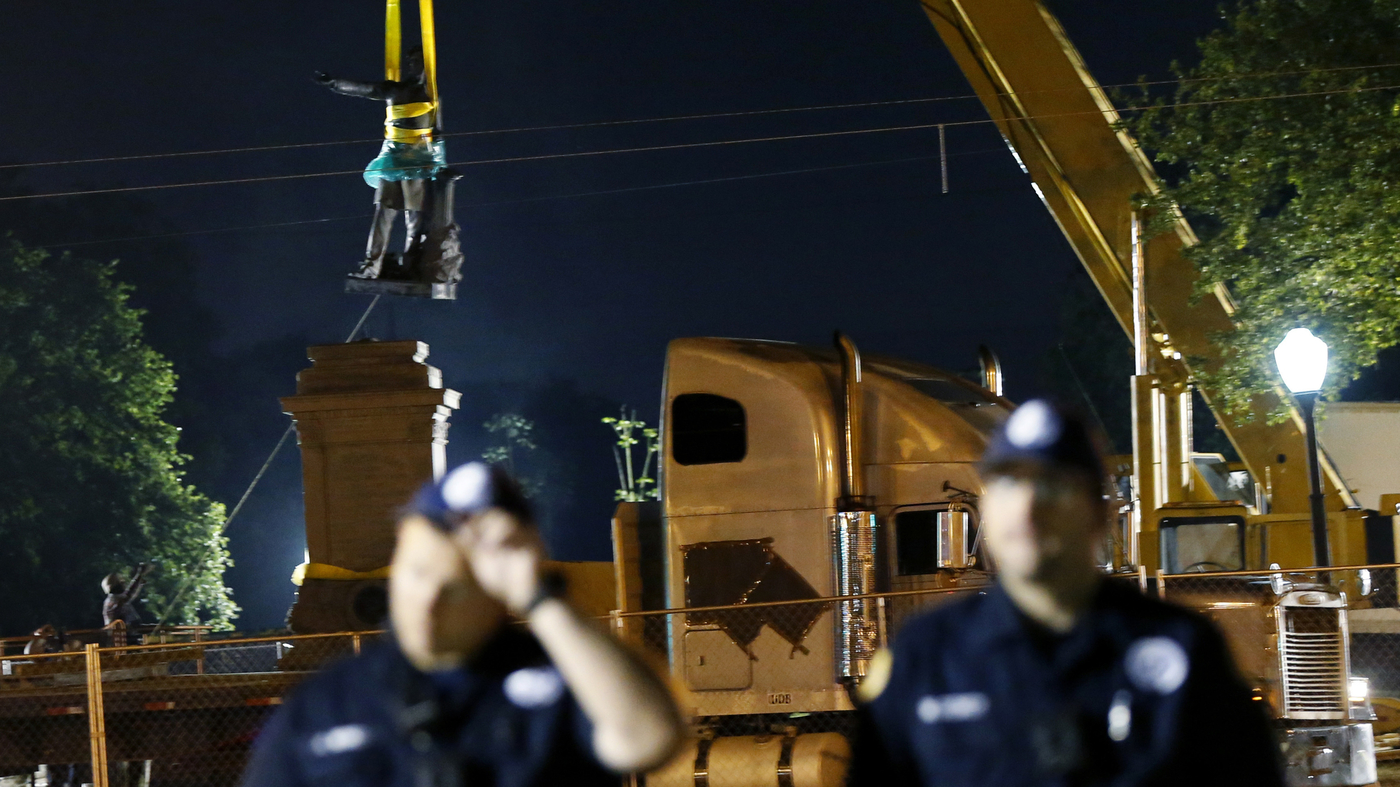Jefferson Davis Statue Gone From Its Pedestal In New Orleans : The Two ...