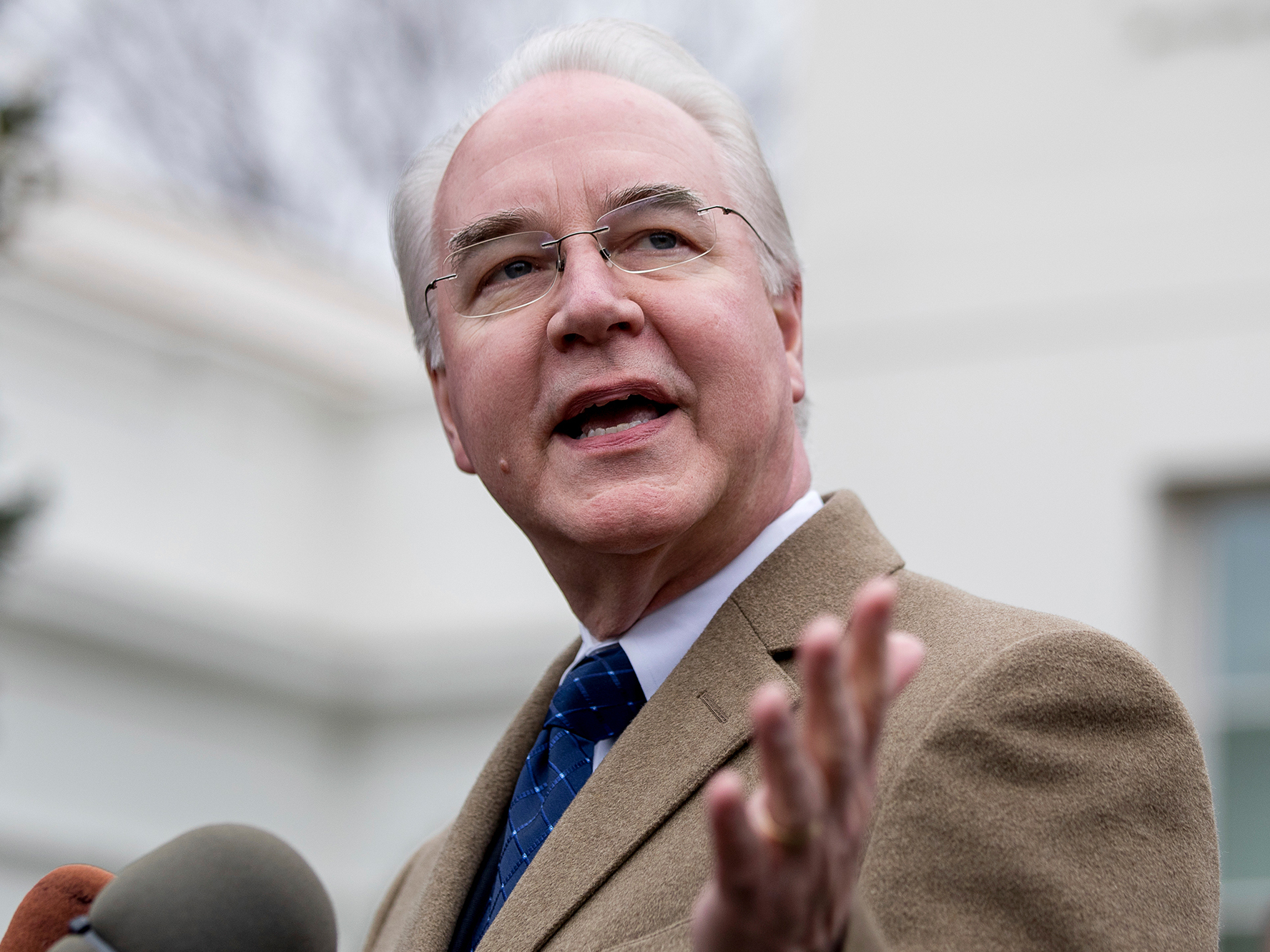 Communities Key To Fighting Opioid Crisis, HHS Secretary Says ...