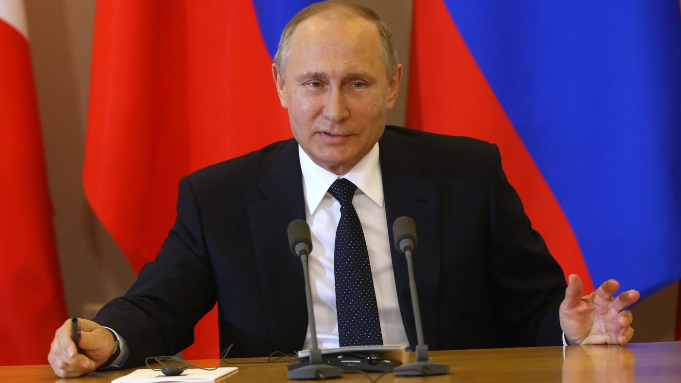 Putin Accuses U.S. Of 'Political Schizophrenia' Over Trump And Secrets ...