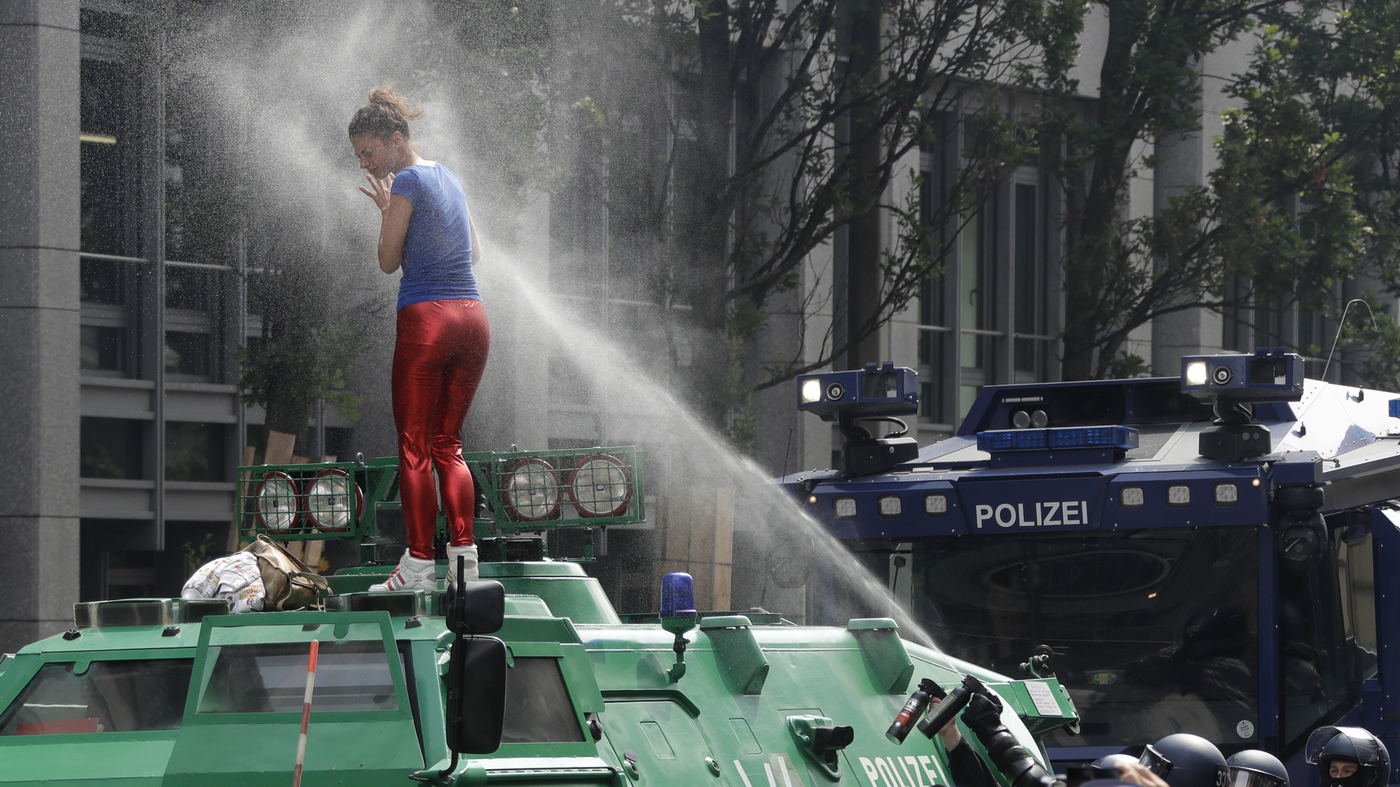 Anti-Globalization Protests Spark Violence In Hamburg For Second Day ...