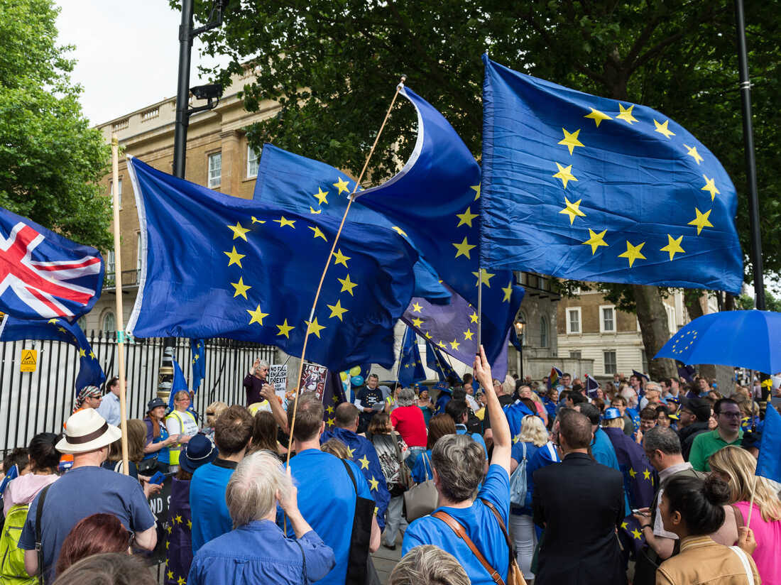 In Britain, New Dating Apps Let Brexit Opponents 'Remain' With Each ...