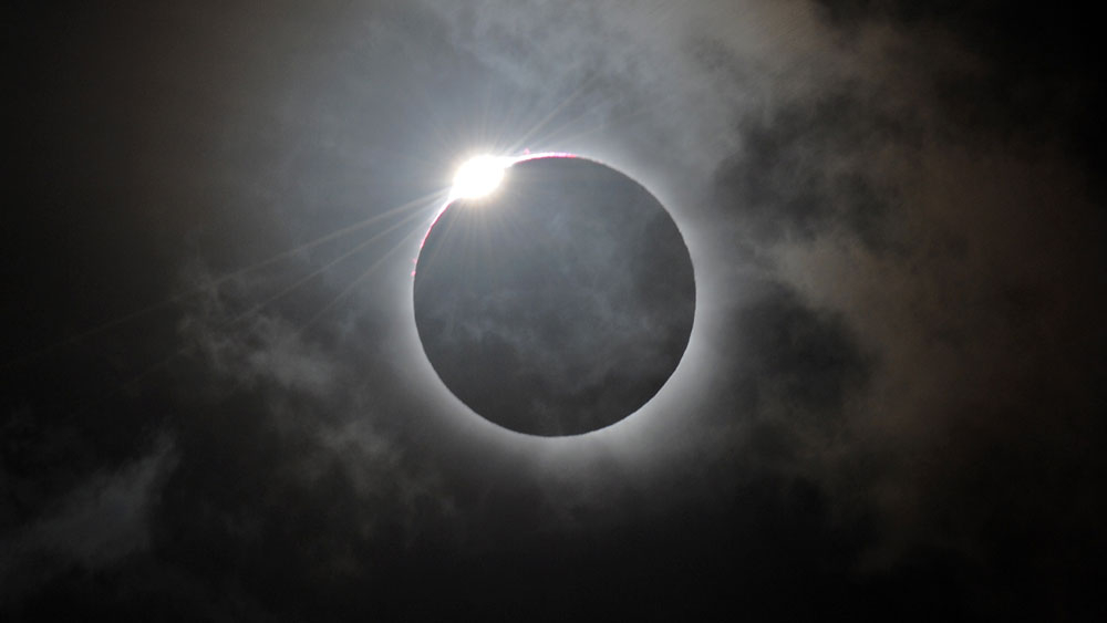 The Sun, The Moon And A String Quartet: Kronos Plays Live To The Solar ...