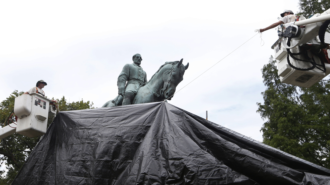 Charlottesville Shrouds Its Robert E. Lee And Stonewall Jackson Statues ...