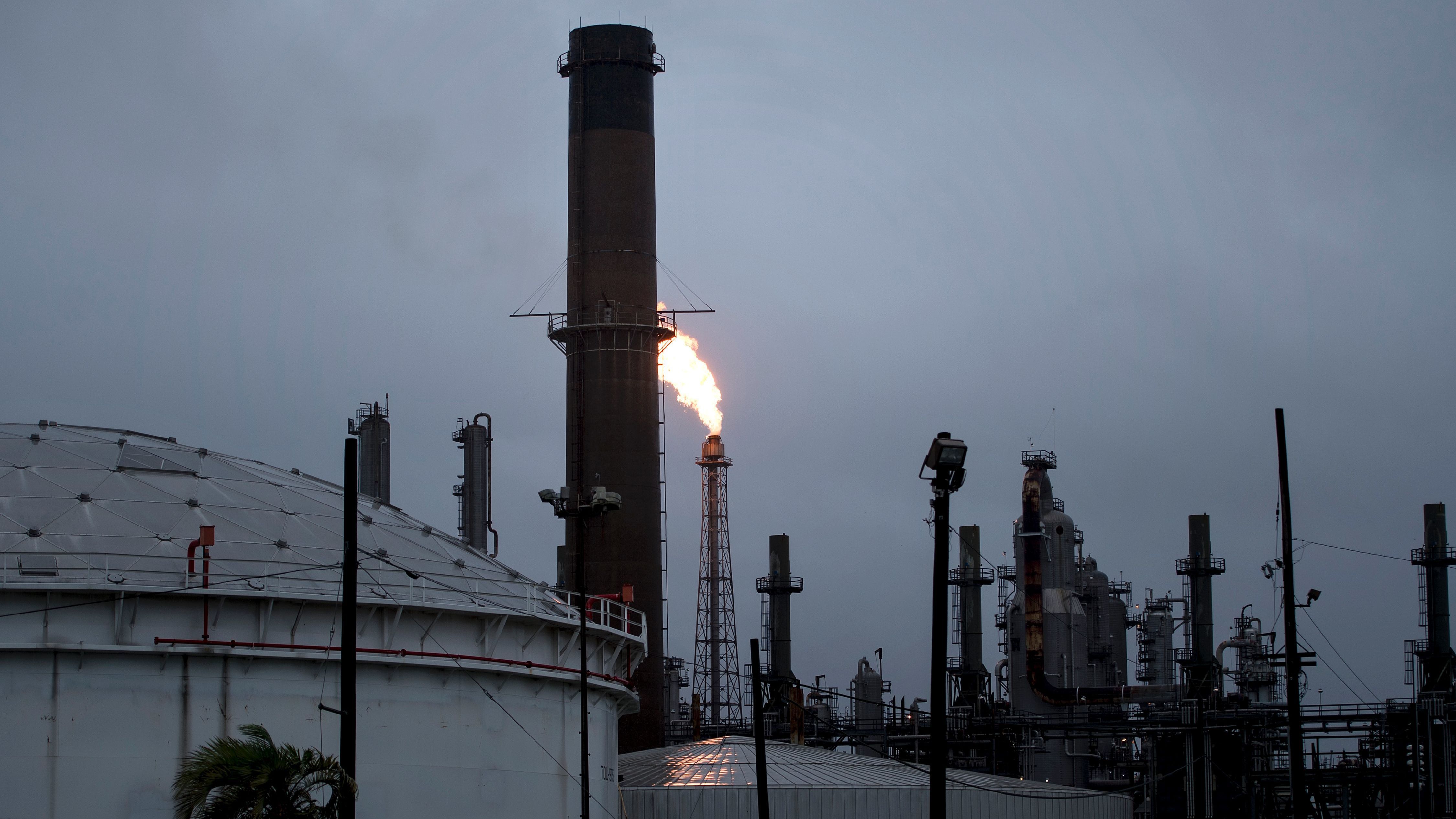 Flooded Texas Chemical Plants Raise Concerns About Toxic Emissions ...