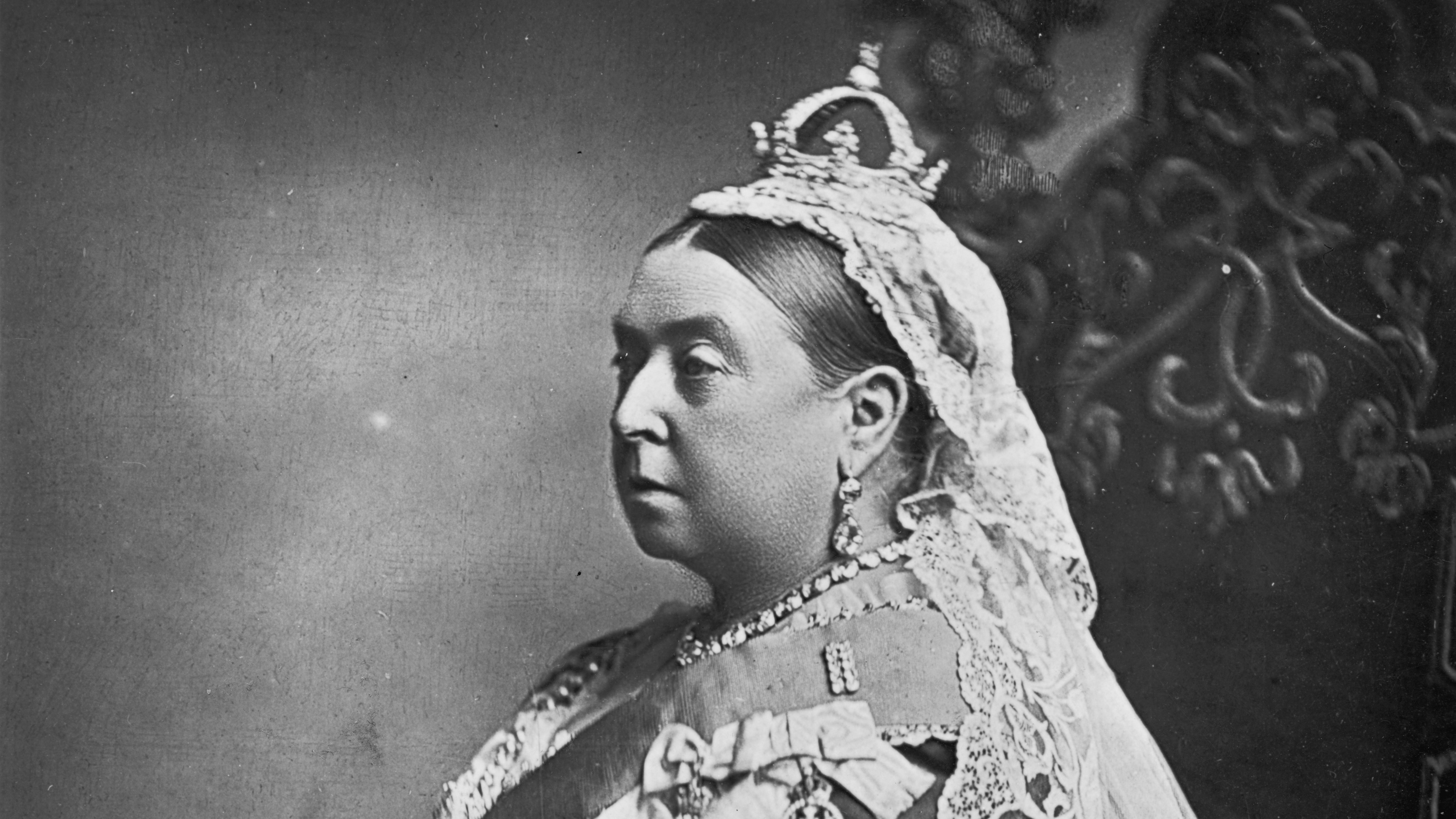 Queen Victoria's Unlikely Bond With Indian Attendant Made Curry Classy ...