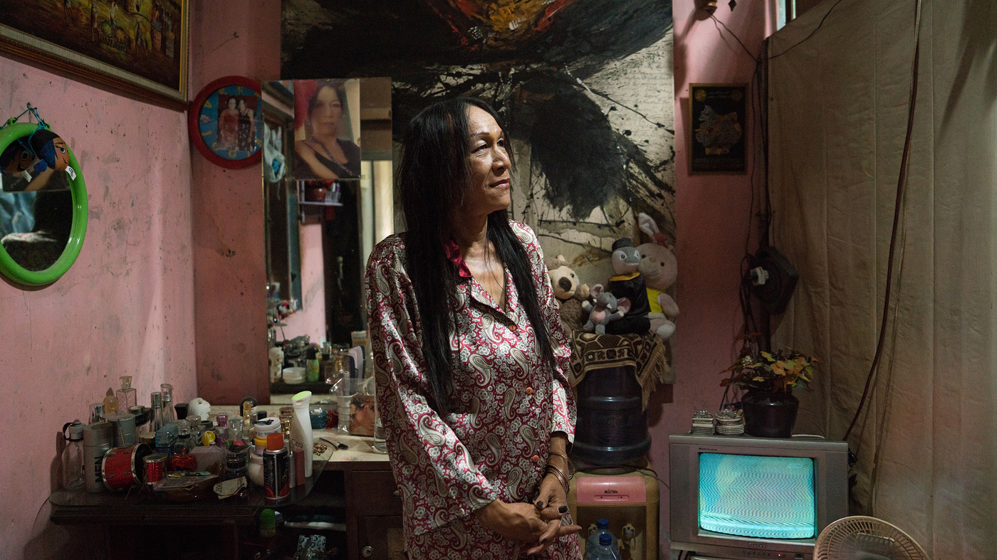 Transgender Women Of Indonesia Support Each Other But Need Help With ...