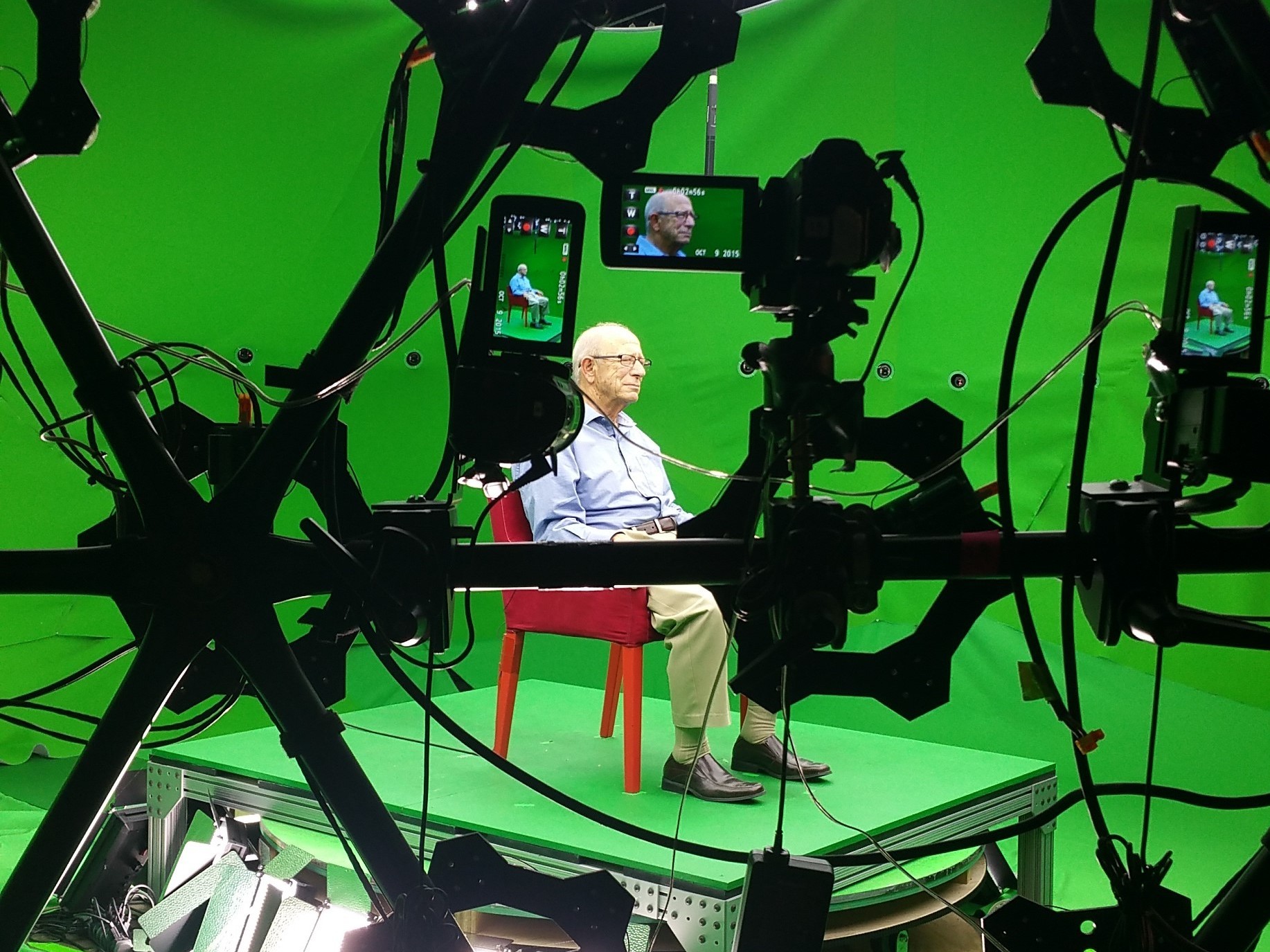 Illinois Holocaust Museum Preserves Survivors' Stories — As Holograms ...