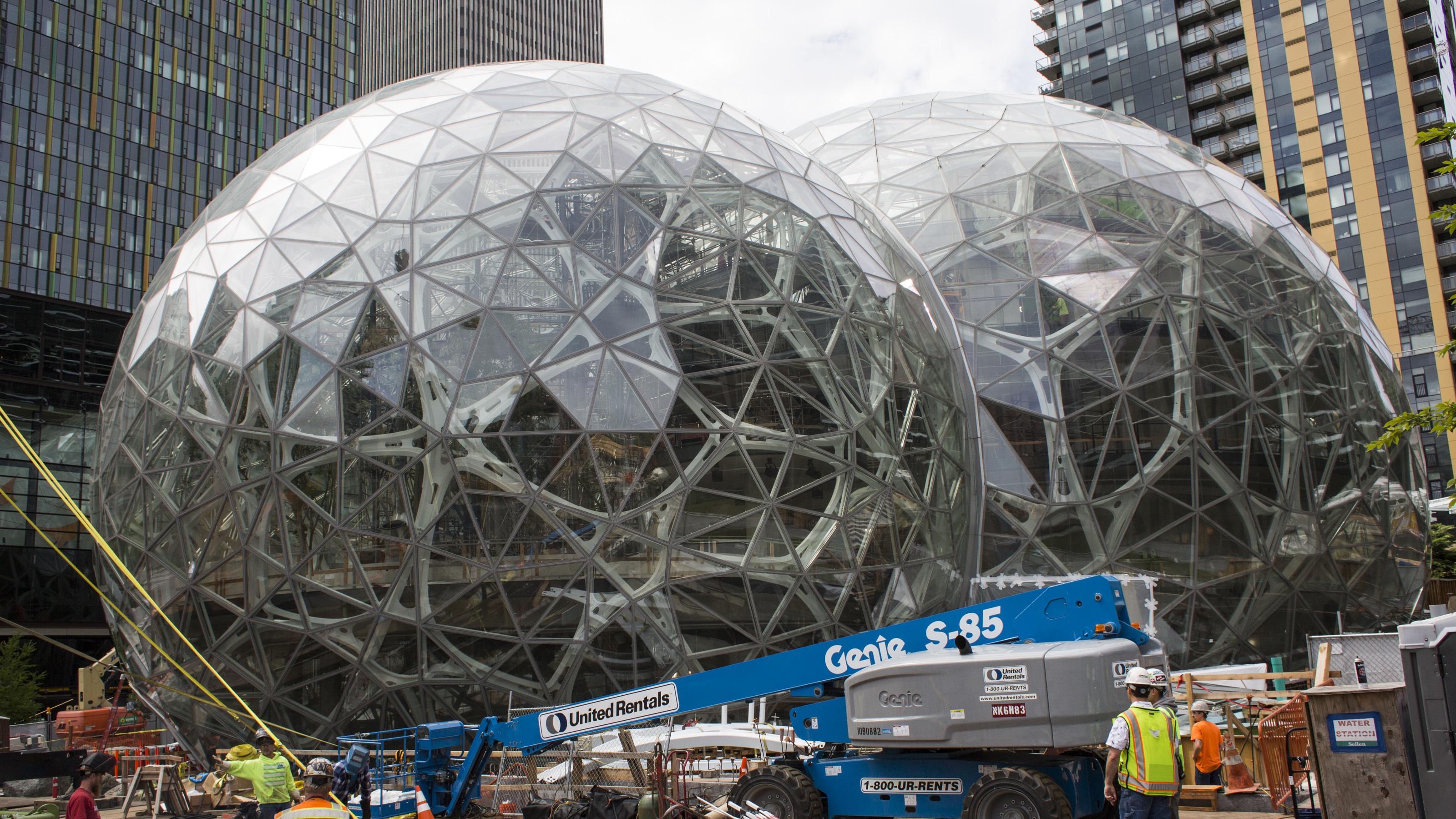 Here Are The 20 Cities Still In The Running For Amazon's Second HQ ...