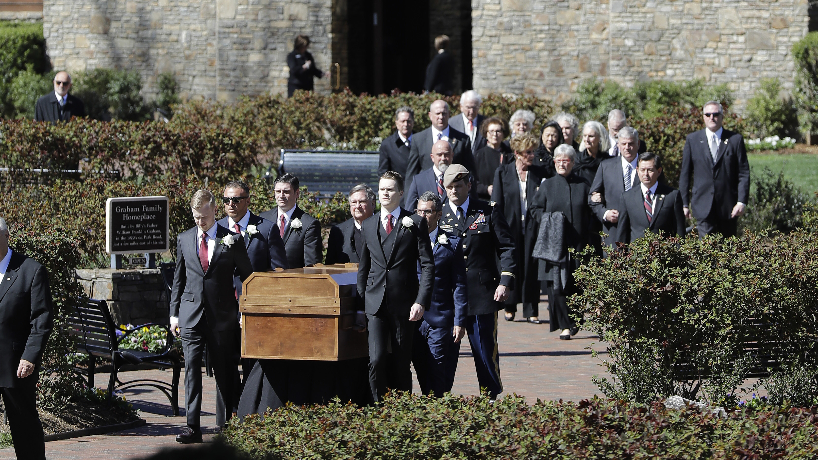 The Rev. Billy Graham Laid To Rest Friday In Simple Casket : The Two ...
