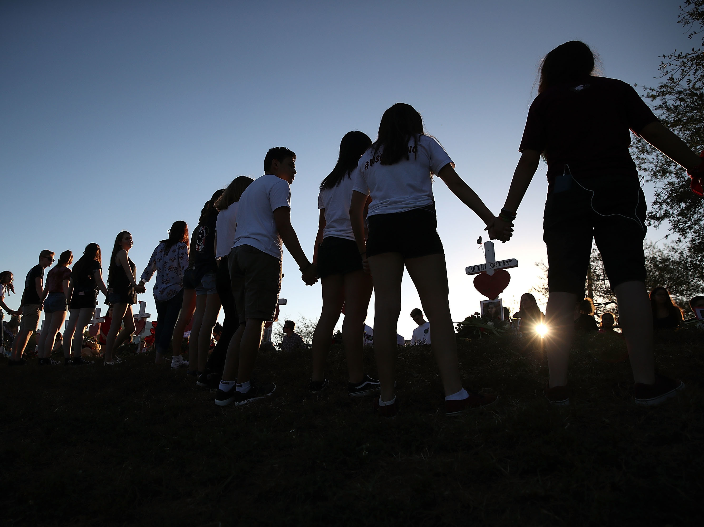Students Walk Out To Protest Gun Violence 1 Month After Parkland ...