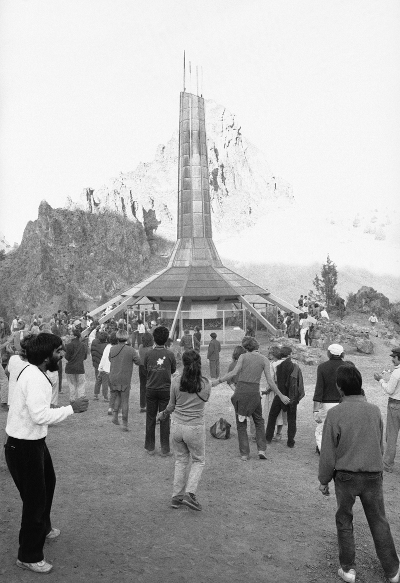 Religion, Libertarian Cults And The American West In 'Wild Wild Country ...
