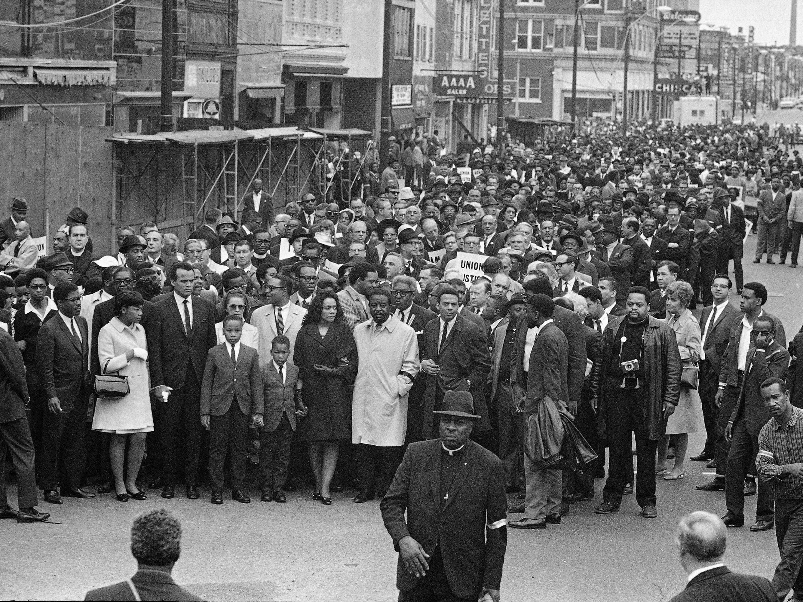 After MLK's Death, Coretta Scott King Went To Memphis To Finish His ...