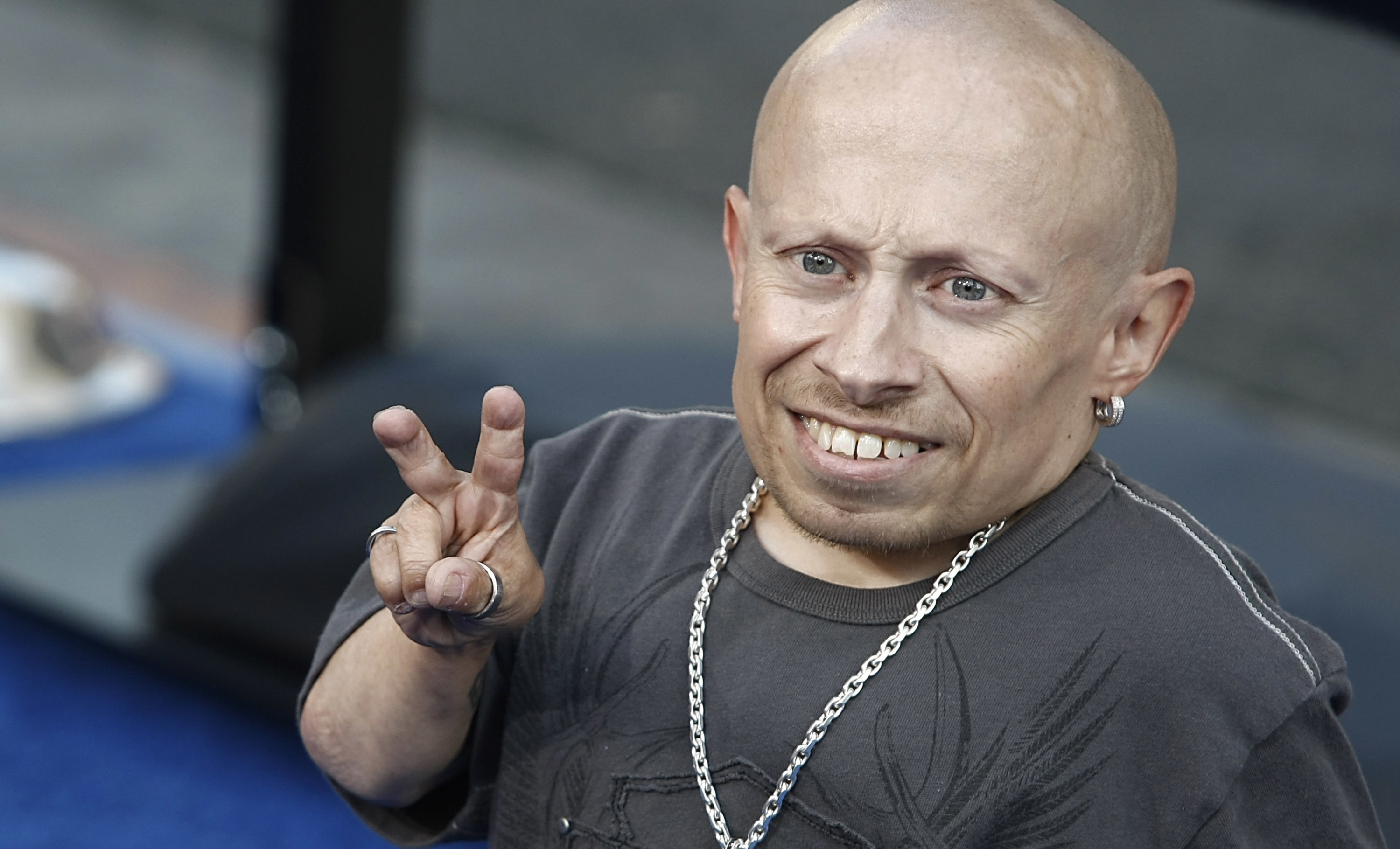 Verne Troyer Mini Me Actor Verne Troyer, Aka Mini Me, Toasts With A