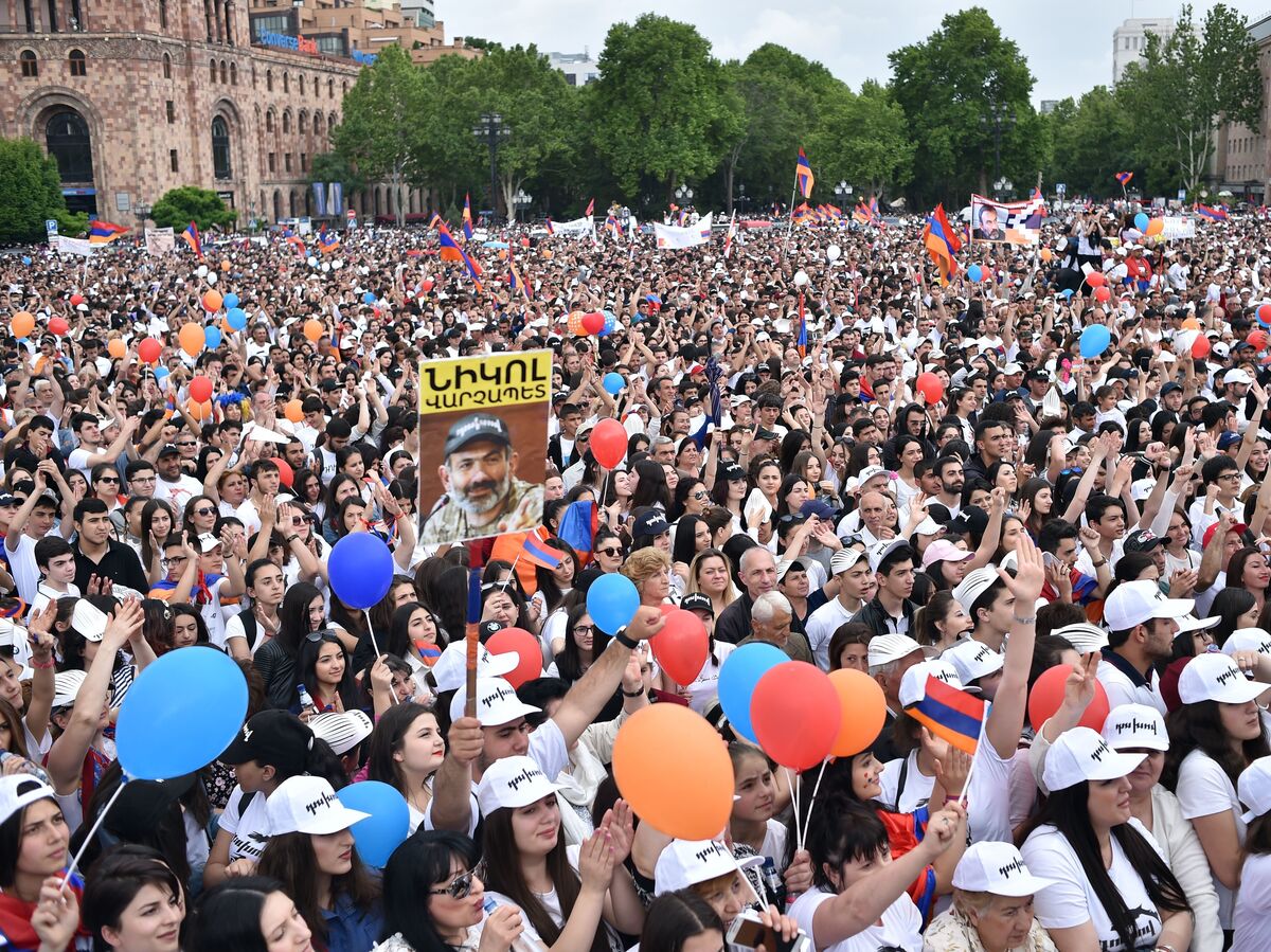 Leader Of Armenia's 'Velvet Revolution' Takes Power After Weeks Of ...