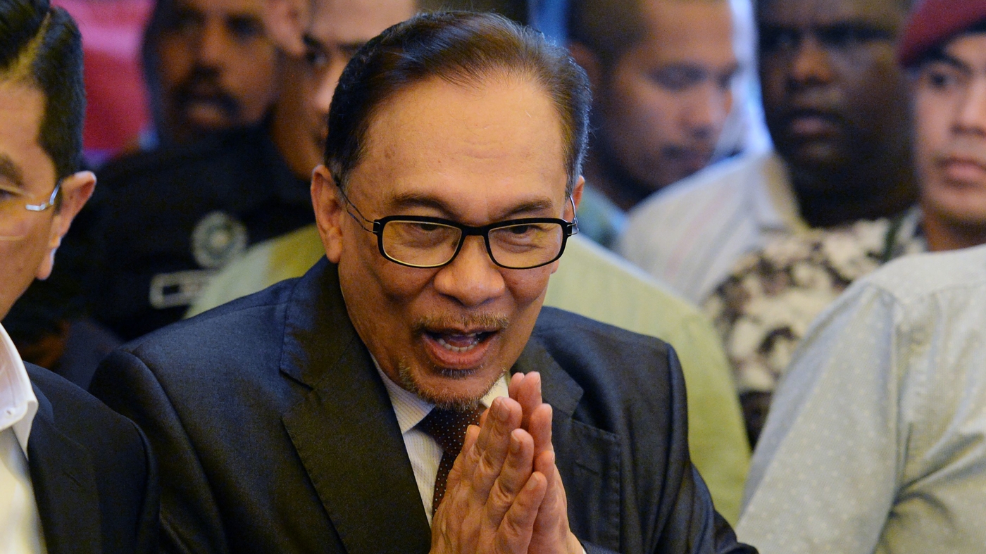 Jailed Malaysian Reformist Anwar Ibrahim Free After Royal Pardon : The ...