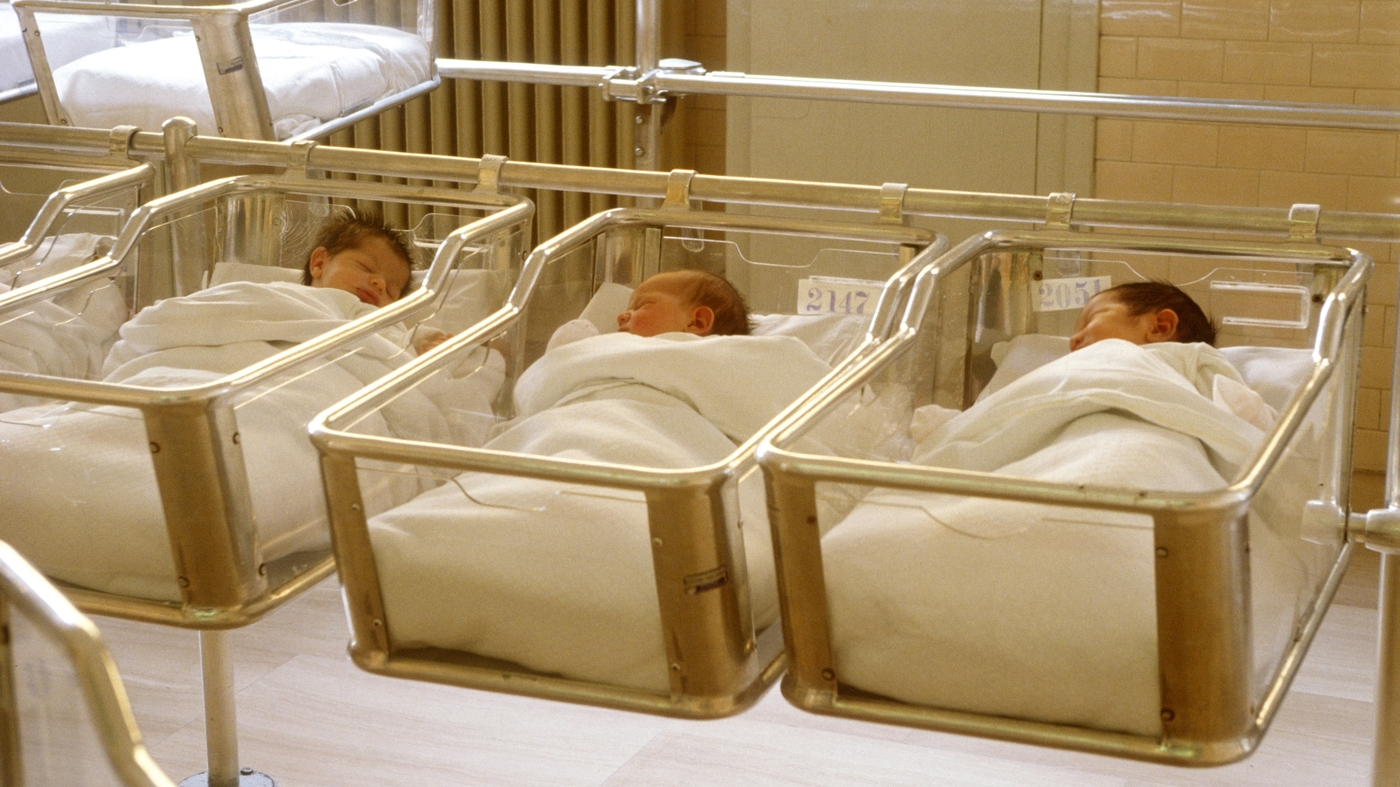 U.S. Births Dip To 30-Year Low; Fertility Rate Sinks Further Below ...