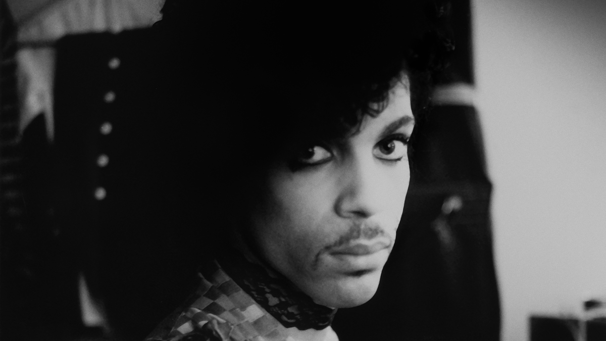 Prince, With Just A Piano And A Sniffle, Interprets 'Mary Don't You ...