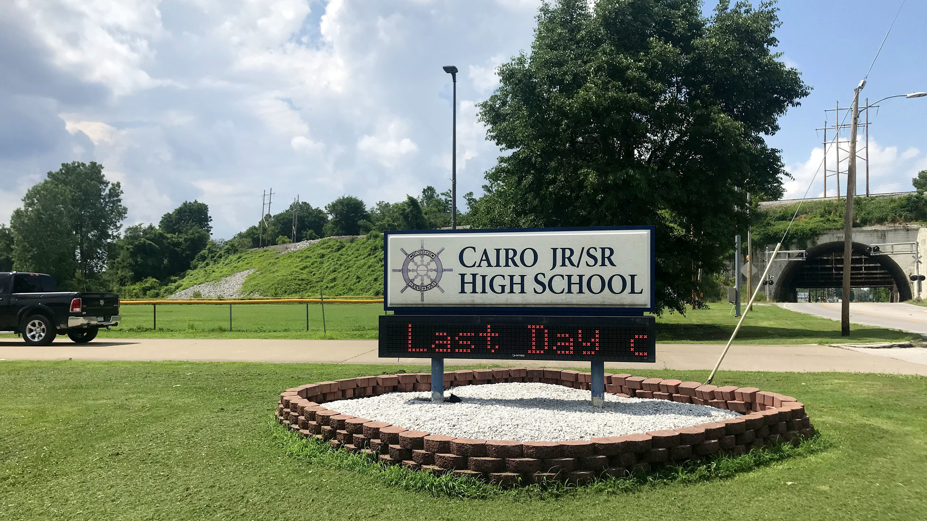'Nobody Cares About Cairo': Residents of Shrinking River Town Fight To ...