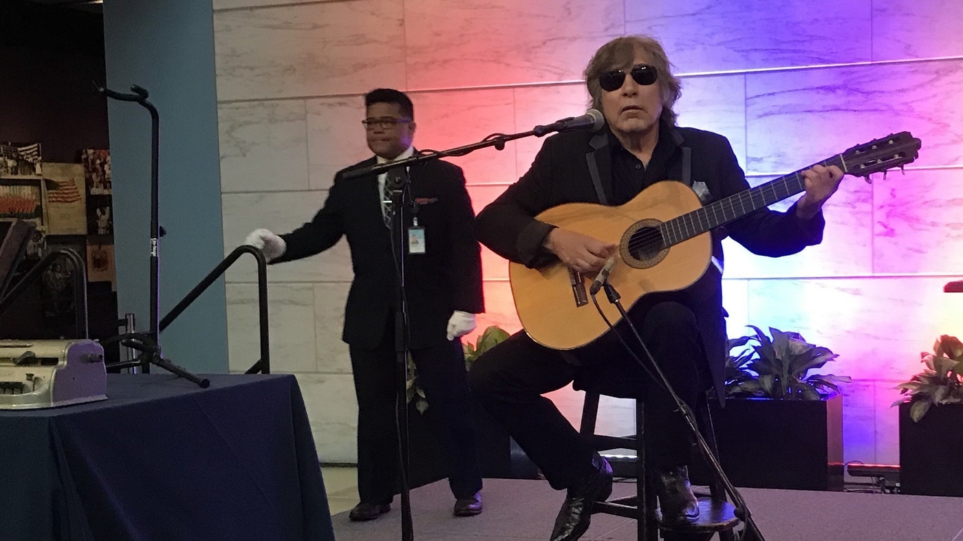 Jose Feliciano Hosts Naturalization Ceremony, Performs National Anthem ...
