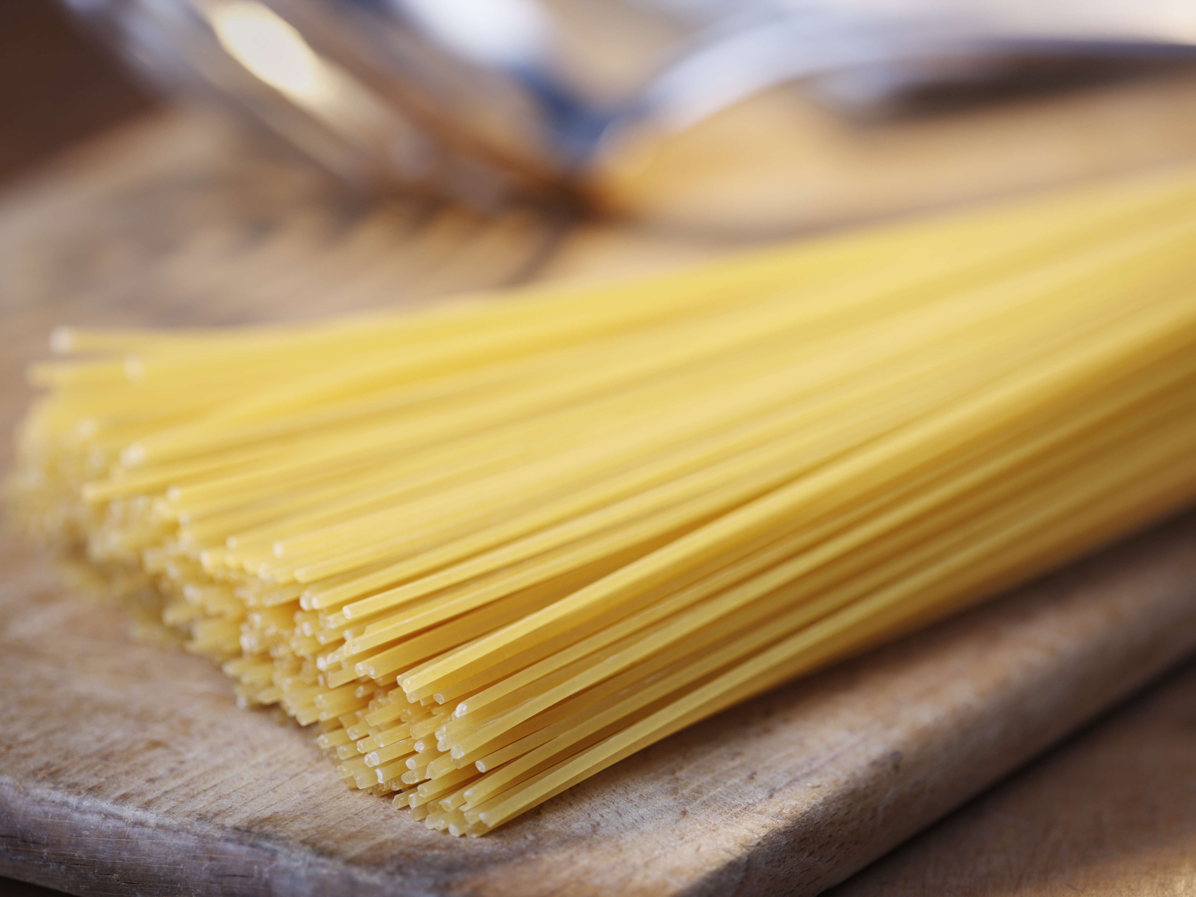 A Grand Noodle Riddle, Cracked: Here's How To Snap Spaghetti Into Just ...