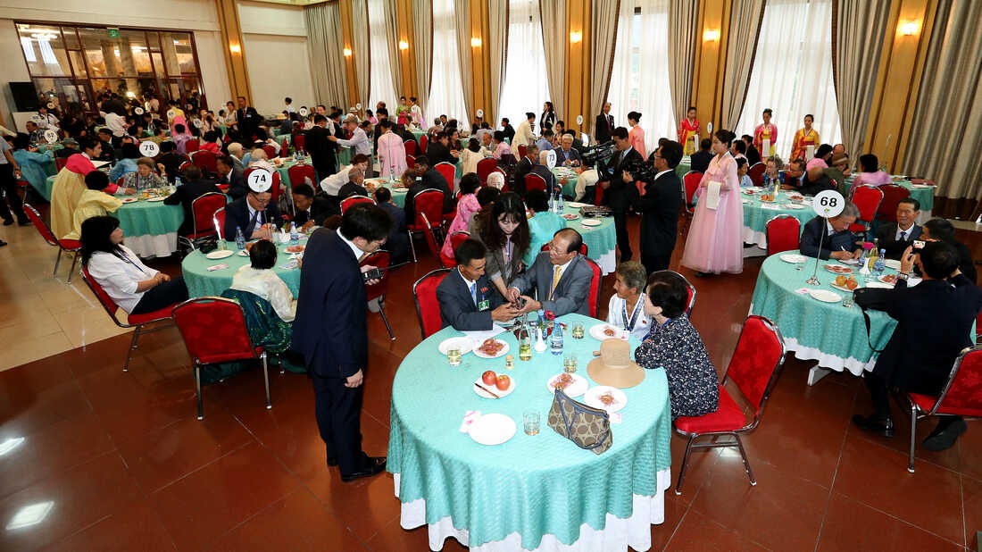 PHOTOS: Separated North And South Koreans Meet For 1st Time In Decades ...