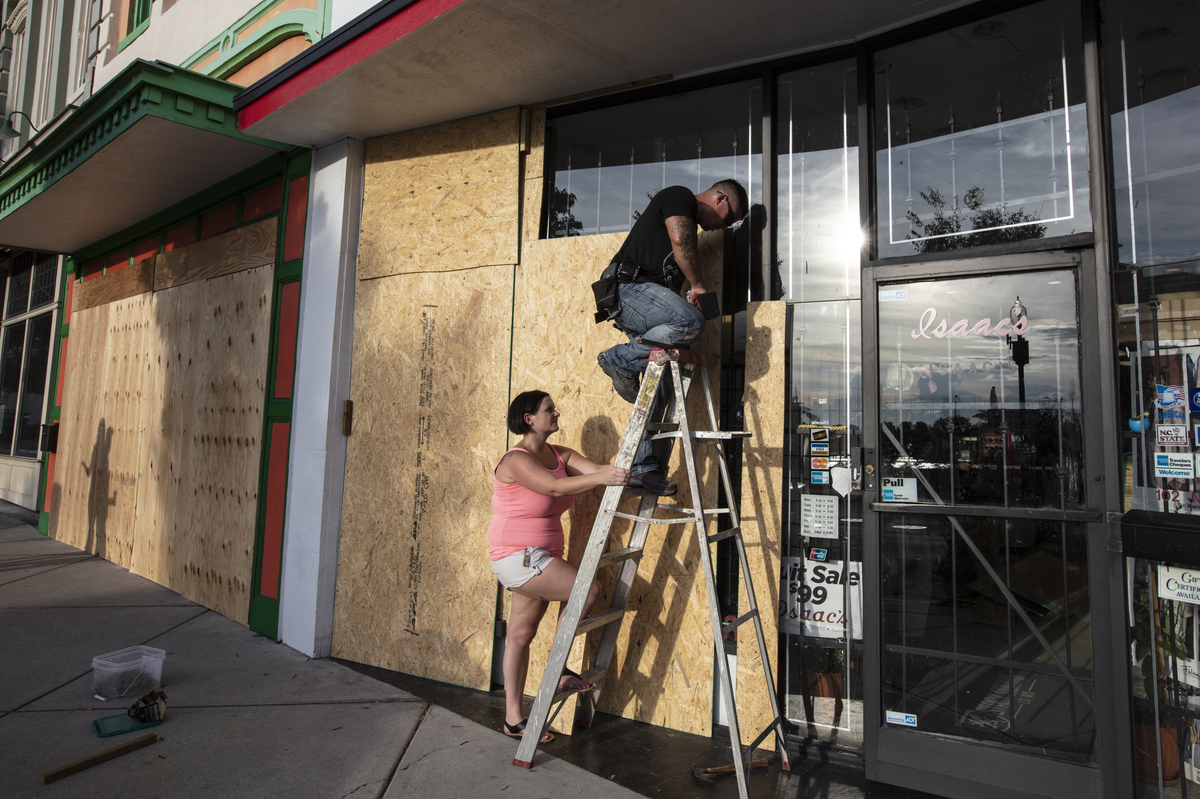 Hurricane Florence, A Large Category 2 Storm, Closes In On North ...